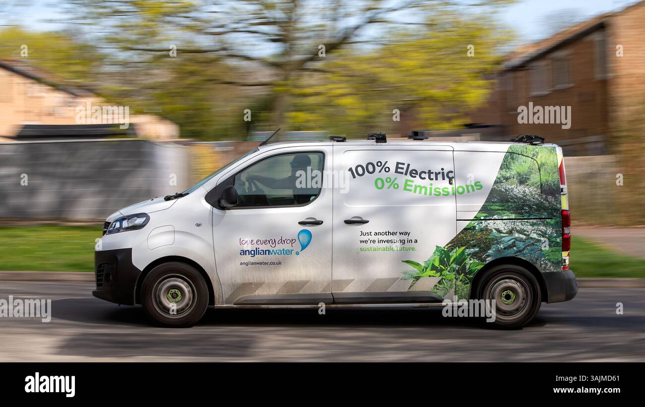 2022 Vauxhall Vivaro e3100 Anglian van électrique à eau Photo Stock - Alamy