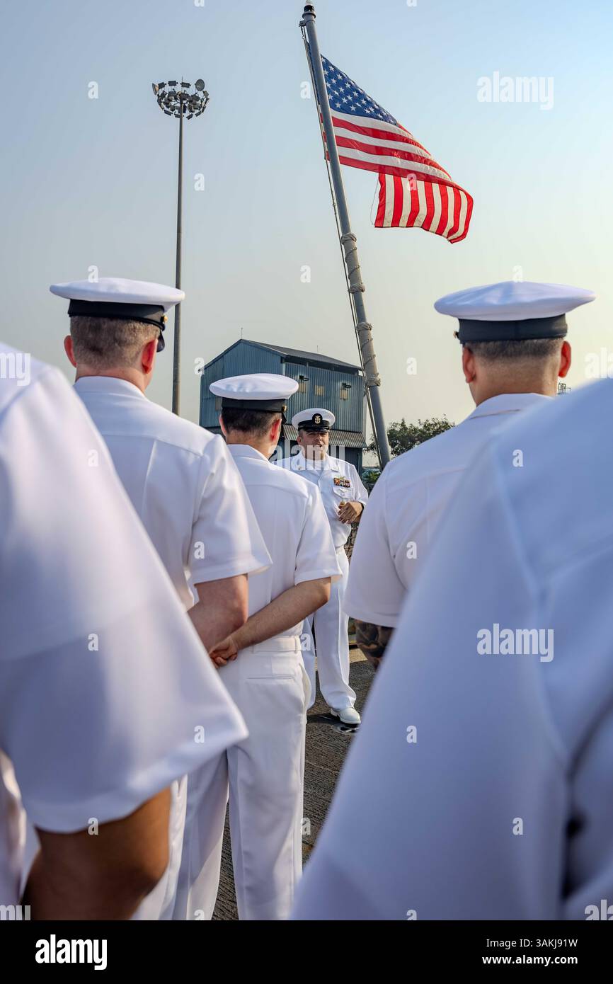 VISAKHAPATNAM, Inde (1er avril 2025) le chef-maître du commandement ...