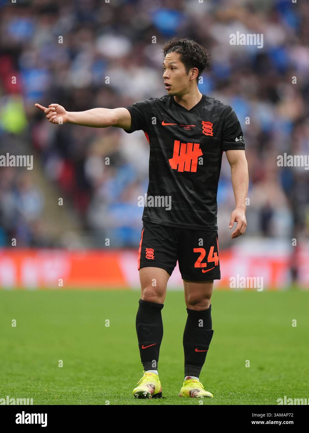 Tomoki Iwata de Birmingham City lors de la finale du trophée vertu au ...