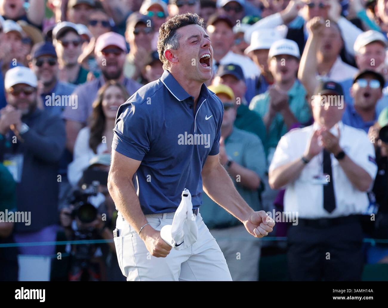 Augusta, États-Unis. 13 avril 2025. Rory McIlroy d'Irlande du Nord célèbre sa victoire au ...
