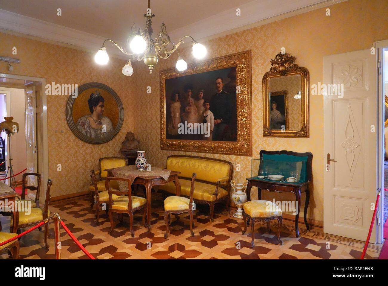 Intérieur du Palais Royal de Cetinje, siège de la famille royale ...