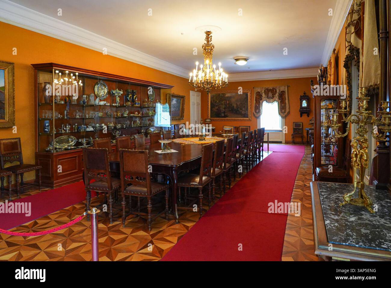 Salle à manger du Palais Royal de Cetinje, siège de la famille royale ...