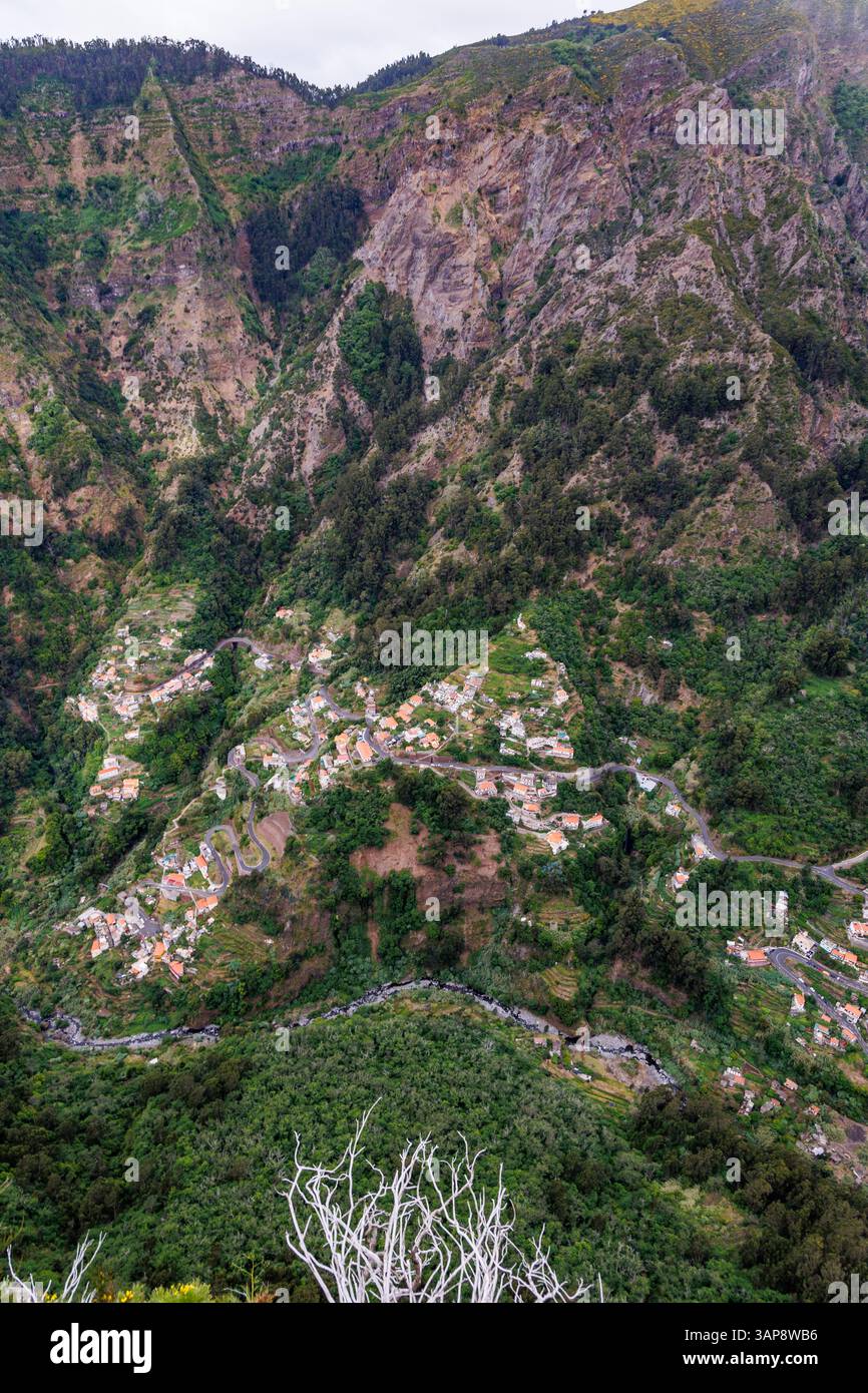 Vue depuis Miradouro da Eira do Serrado, célèbre point de vue dans la ...
