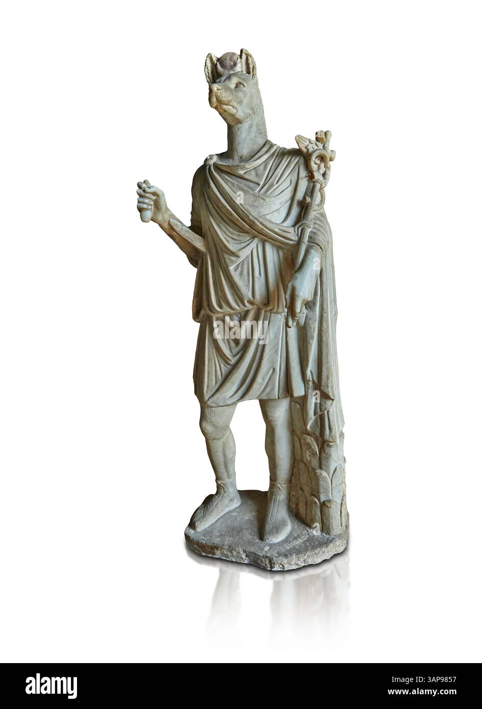 Statue romaine en marbre du Dieu égyptien Anubis représentée portant ...