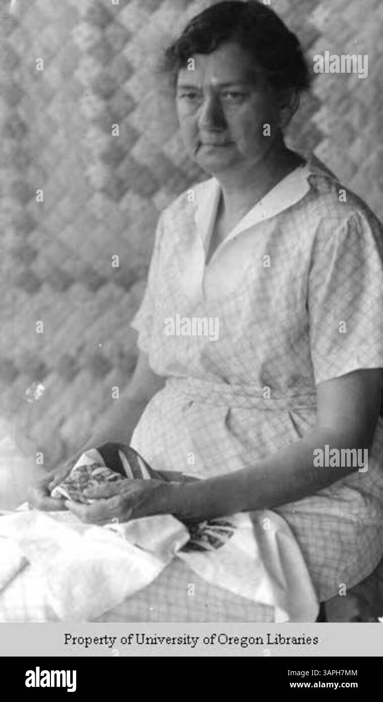 Cette photographie de Sarah Alice Hatcher la montre au travail en train ...