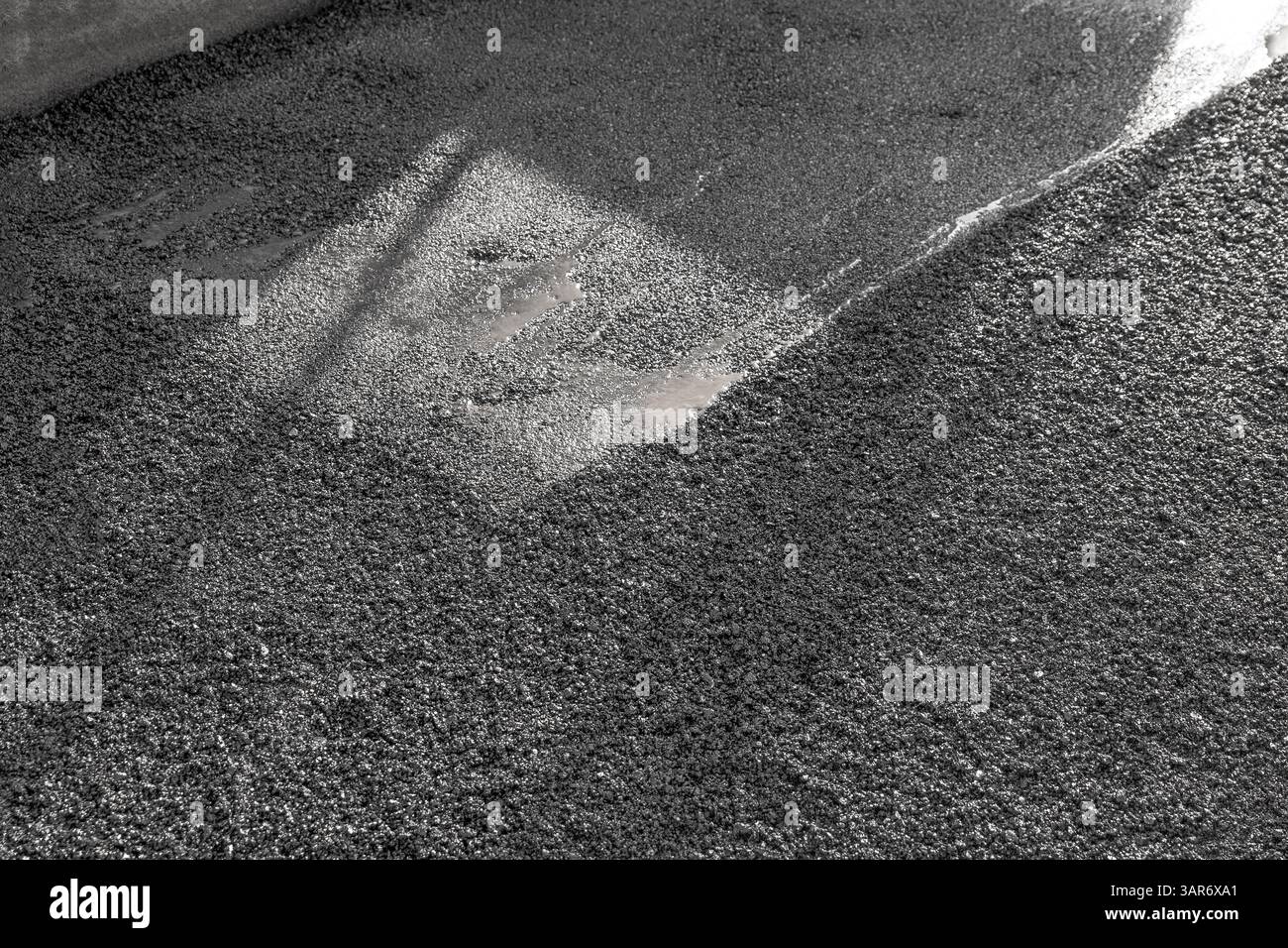 Asphalte frais chaud sur le trottoir pour rouler Photo Stock - Alamy