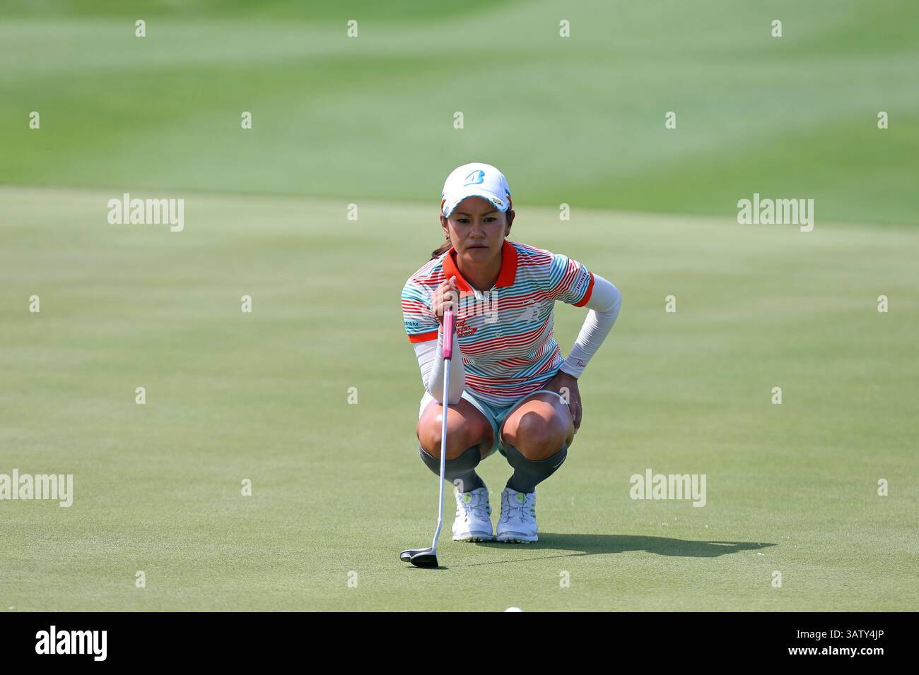 03 avril 2016 : le Japonais ai Miyazato aligne un putt lors de la ...