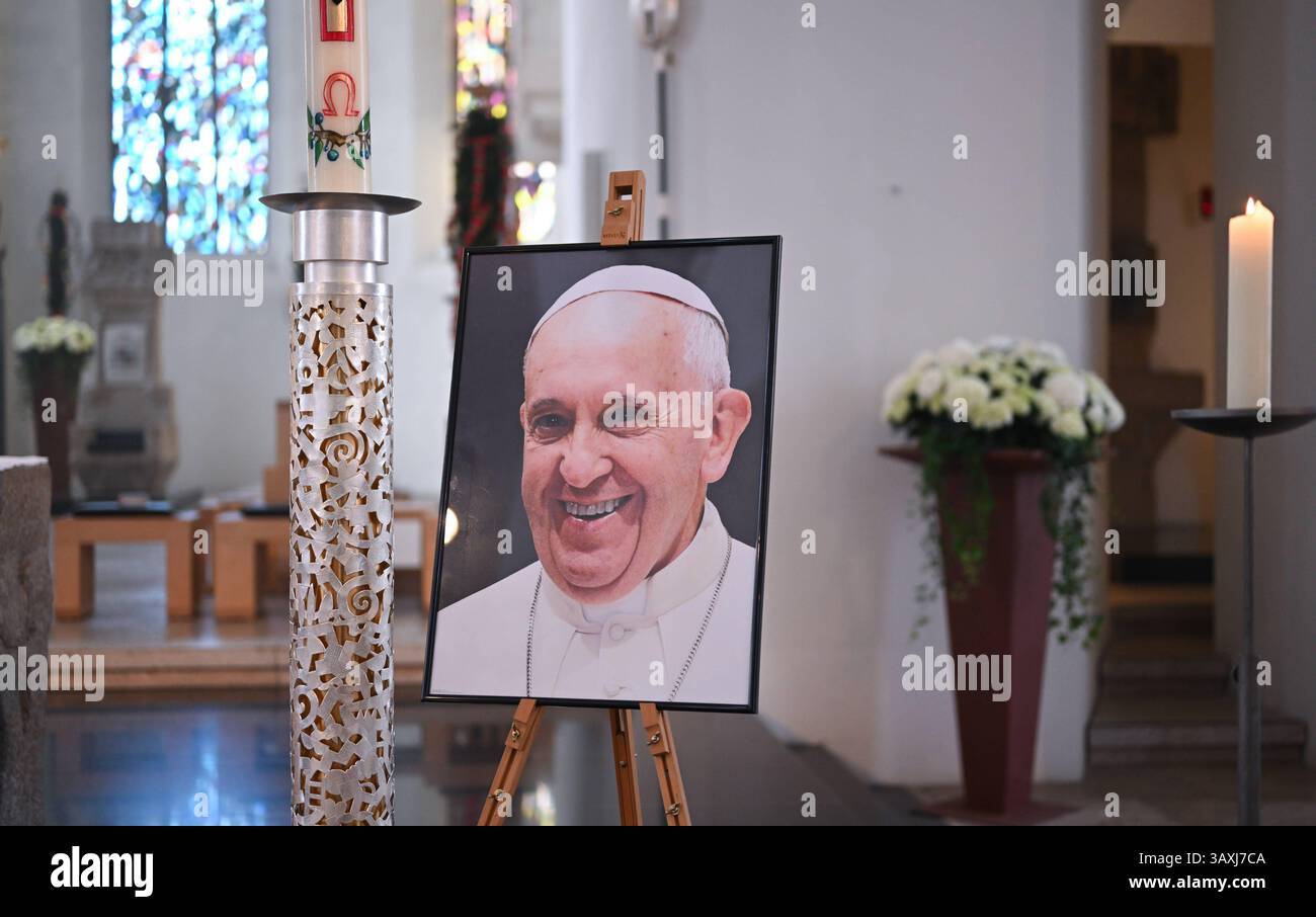 Rottenburg 21.04.2025 Ein Bild Papst Franziskus I. Steht im ...