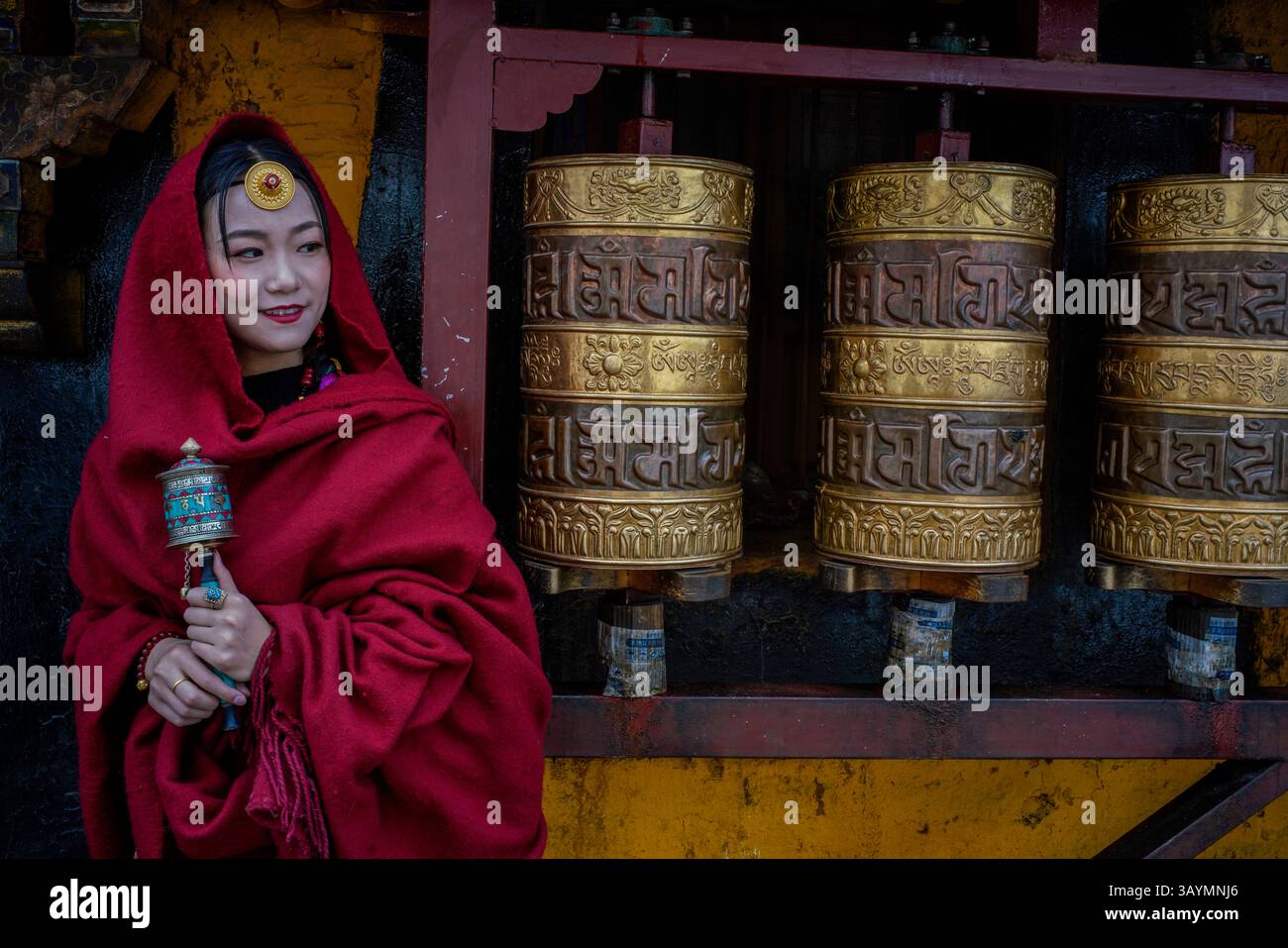 Le fait de faire tourner la roue, connu sous le nom de mani khorlo, est ...