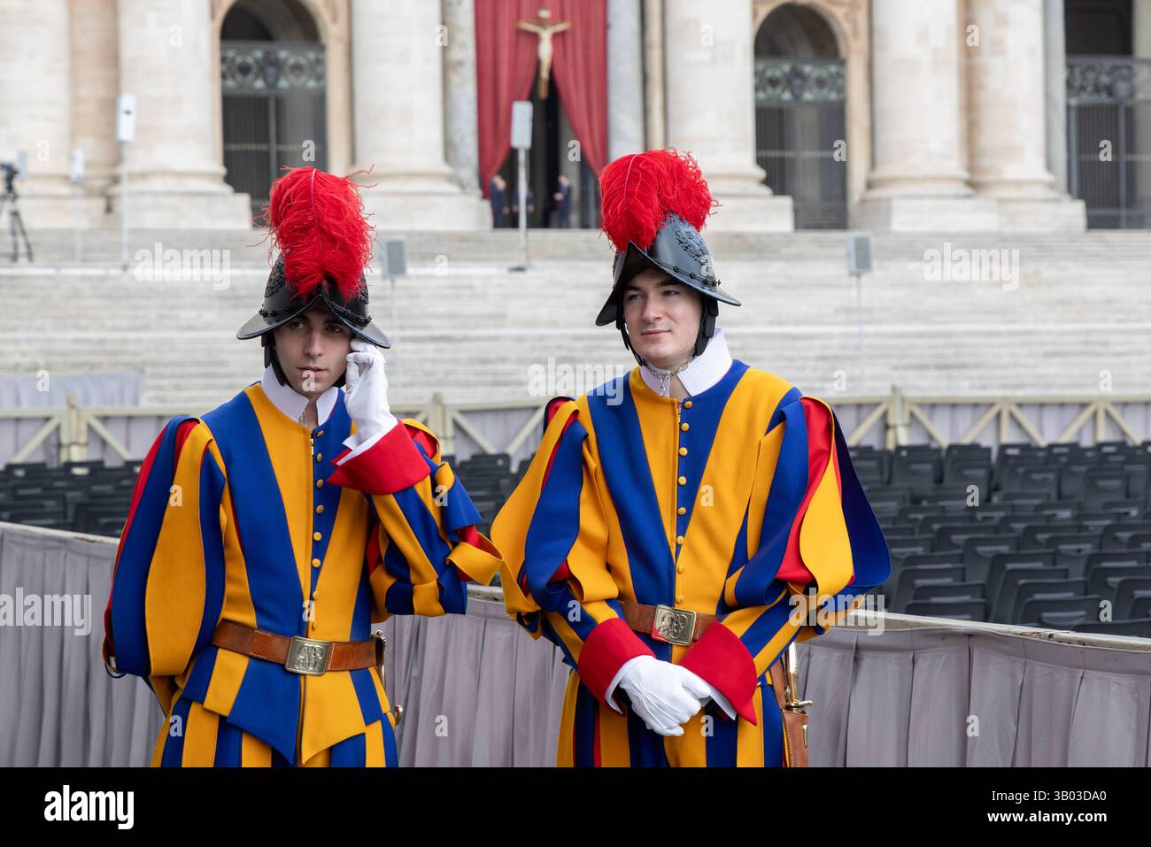Les suites de la mort du pape François au Vatican les gardes suisses se ...