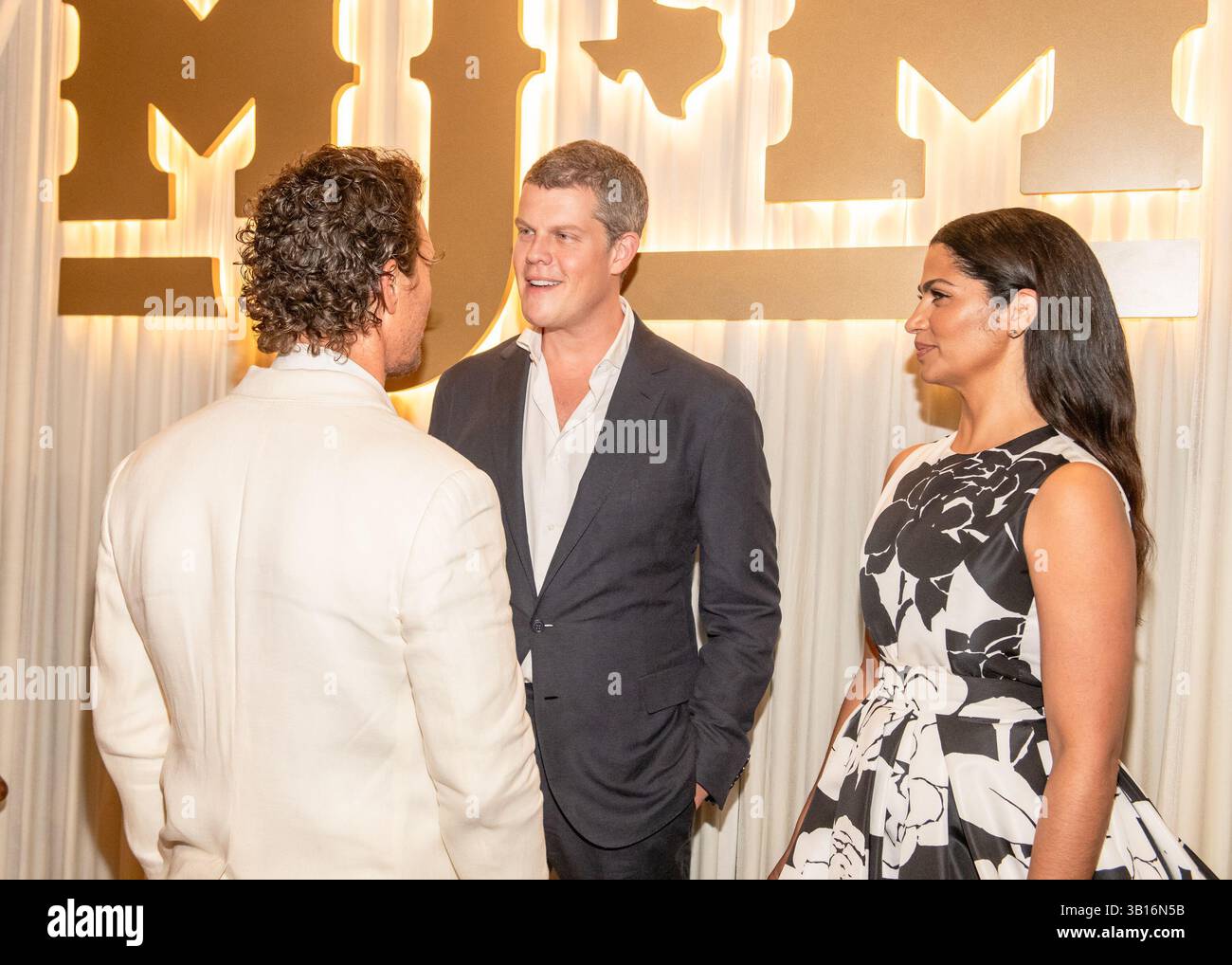 AUSTIN, TEXAS - 24 AVRIL : Matthew McConaughey, Wes Gordon et Camila ...