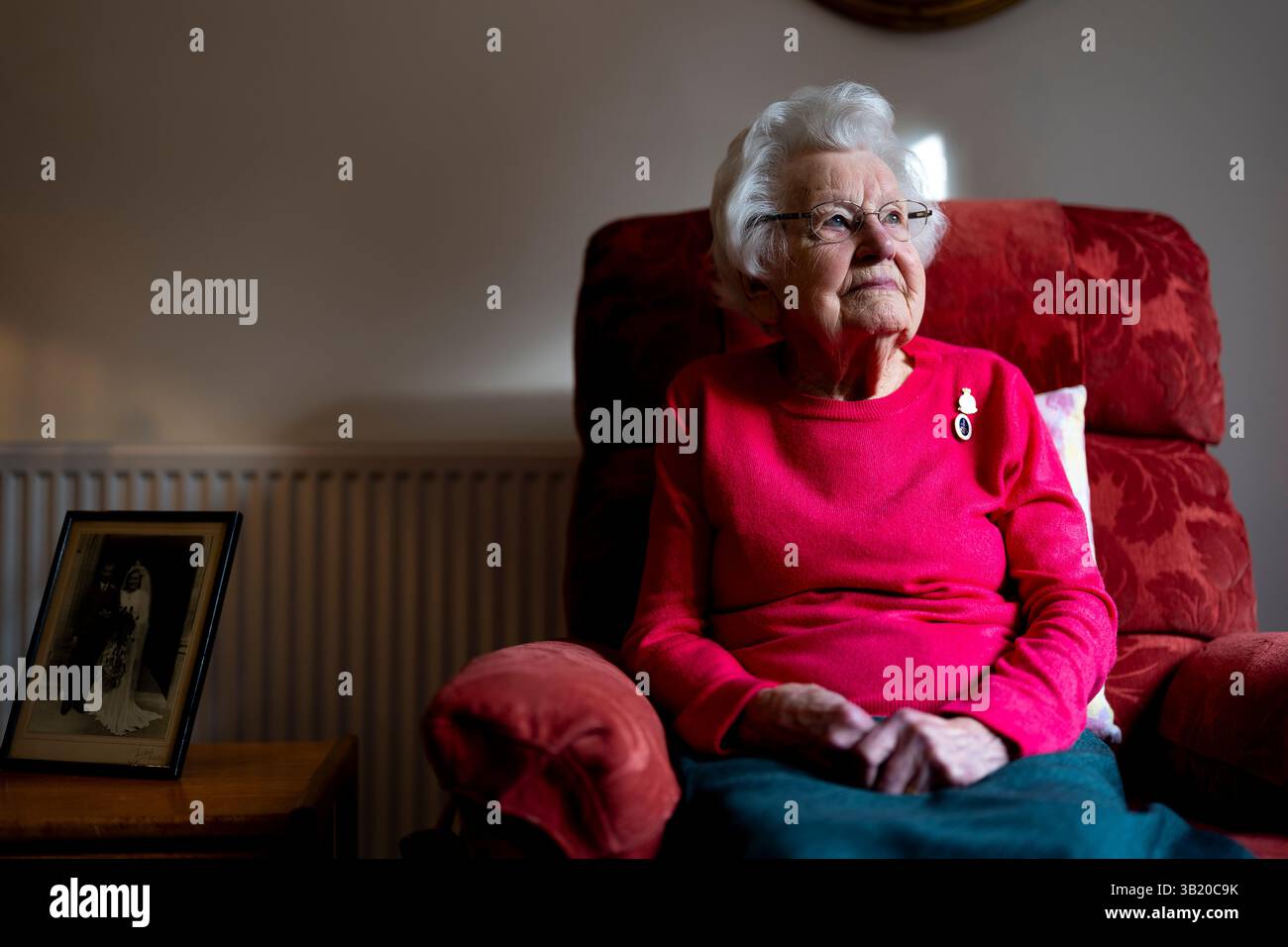 100 ans vétéran du VE Day, l'ancienne Wren Ruth Barnwell, qui a rappelé ...