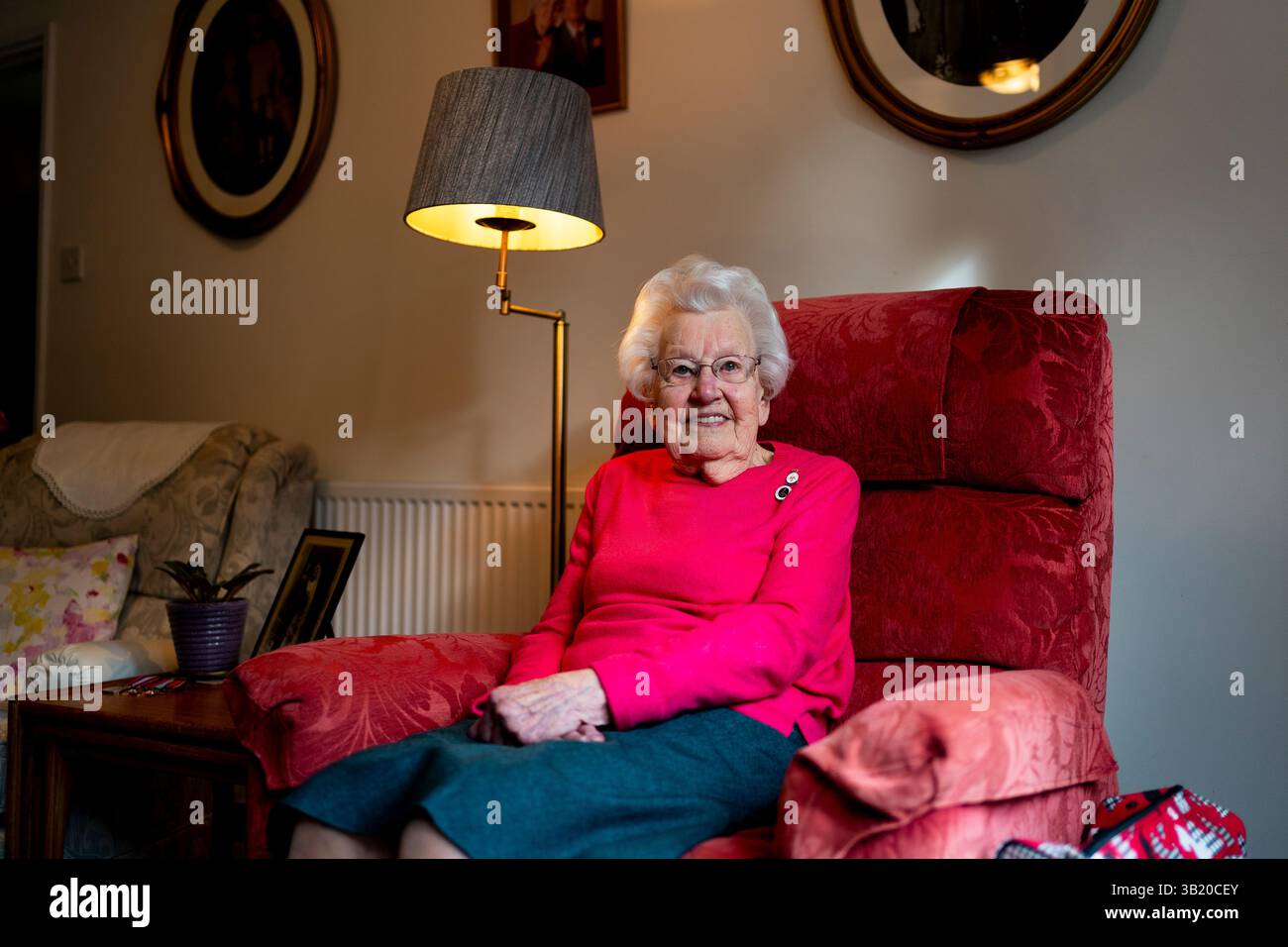 100 ans vétéran du VE Day, l'ancienne Wren Ruth Barnwell, qui a rappelé ...