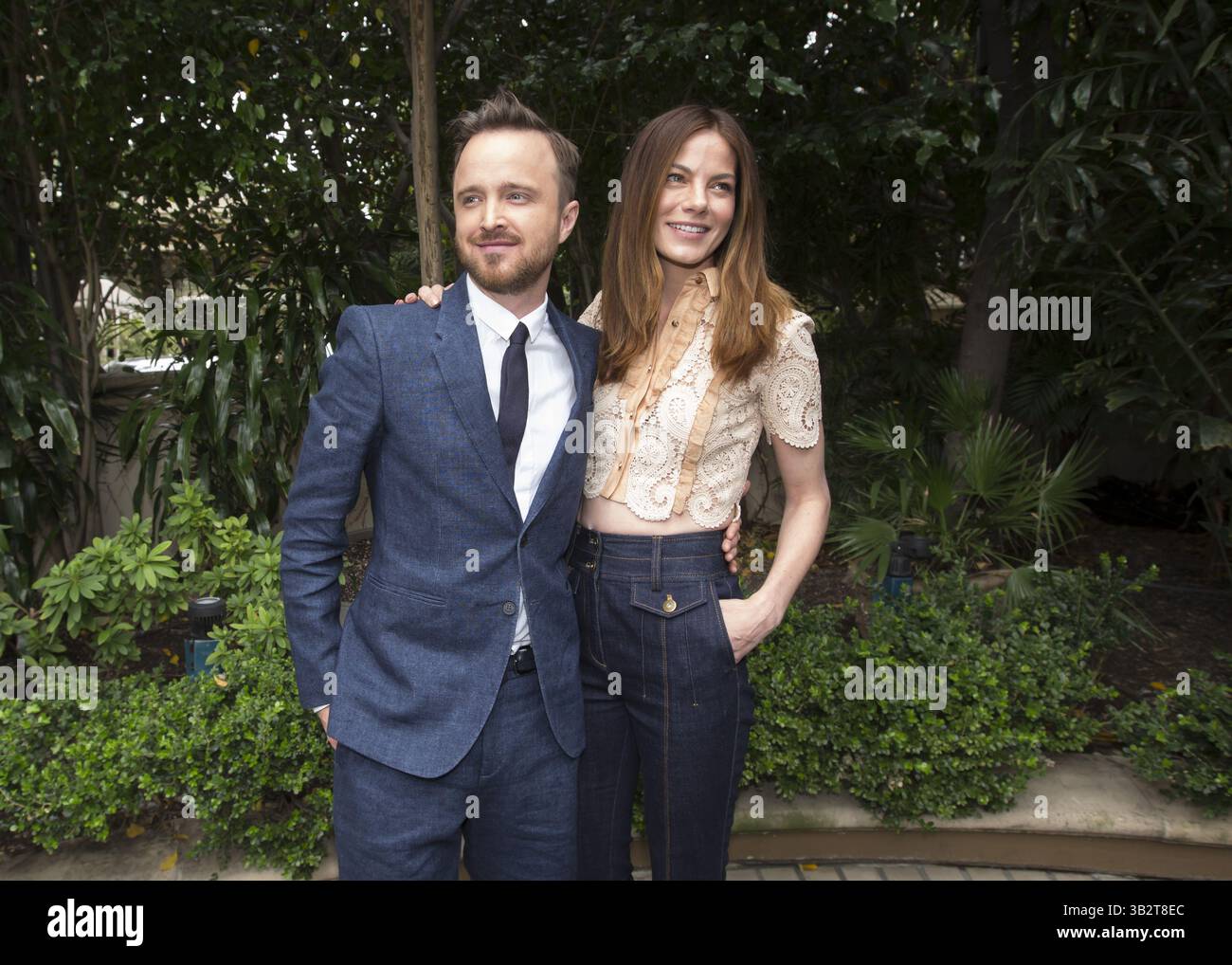 17 février 2016 - Hollywood, Californie - AARON PAUL et MICHELLE ...
