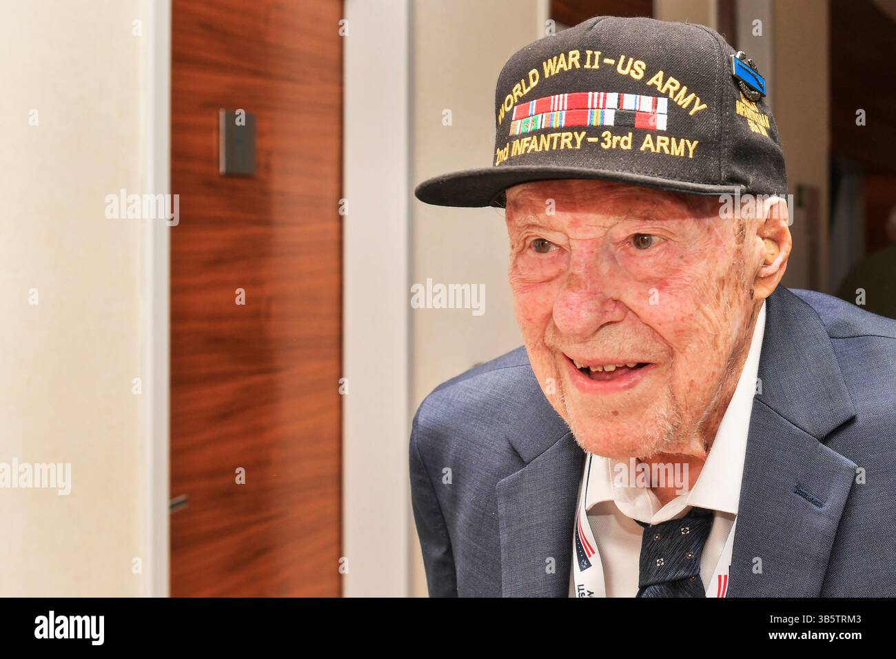 Harry Humason, un vétéran américain de 99 ans de la seconde Guerre ...