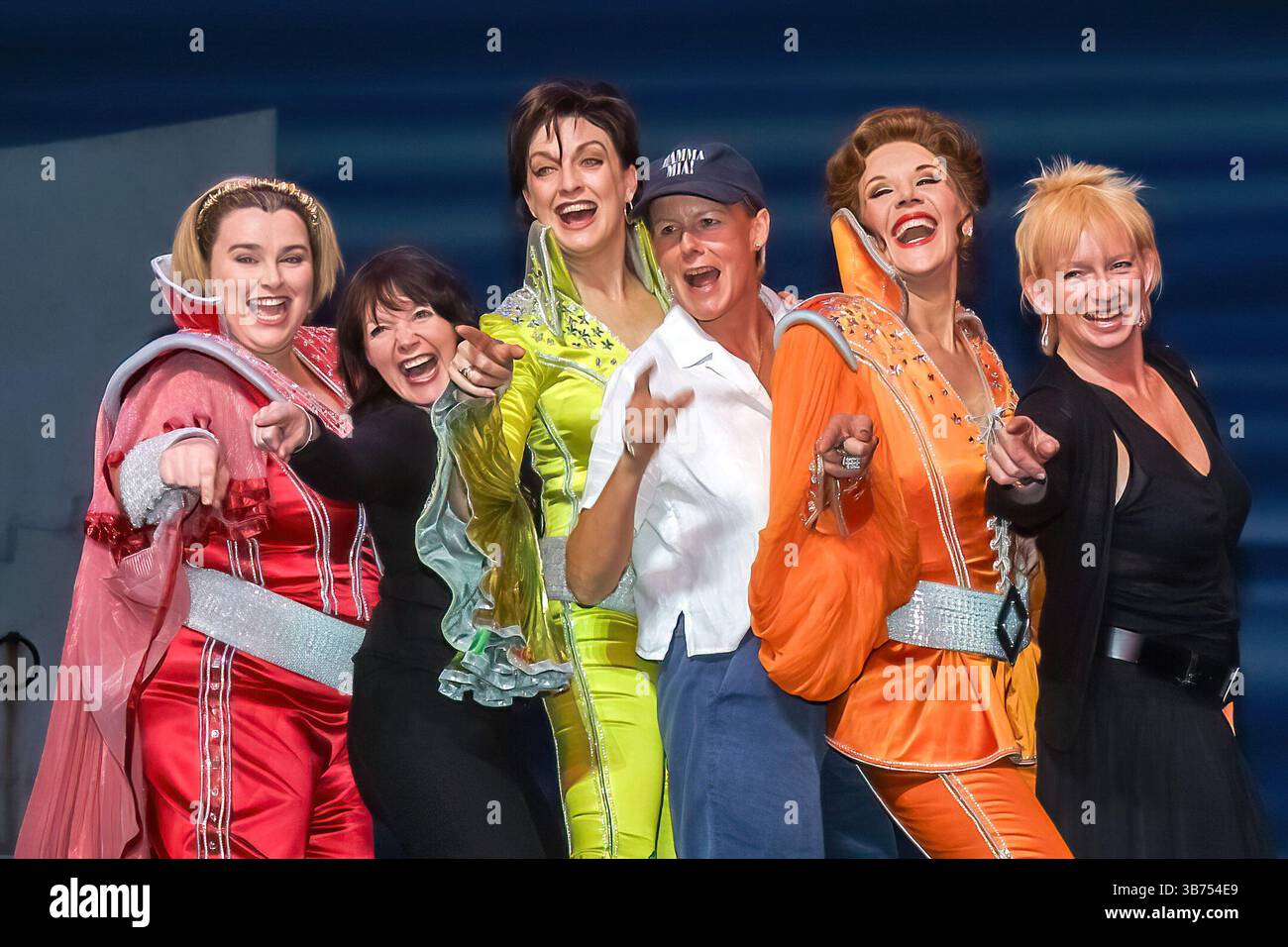 La distribution de Mamma Mia en 2002 à Sydney ! Comprend Lisa Stokke ...