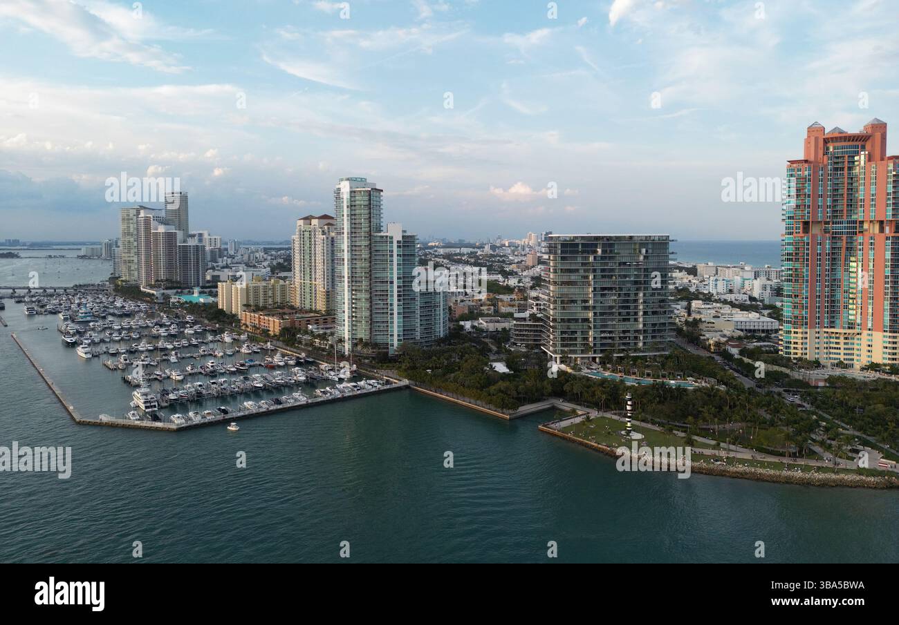 Horizon de Miami Beach. Plages de sable de Miami. Bord de mer de Miamis ...