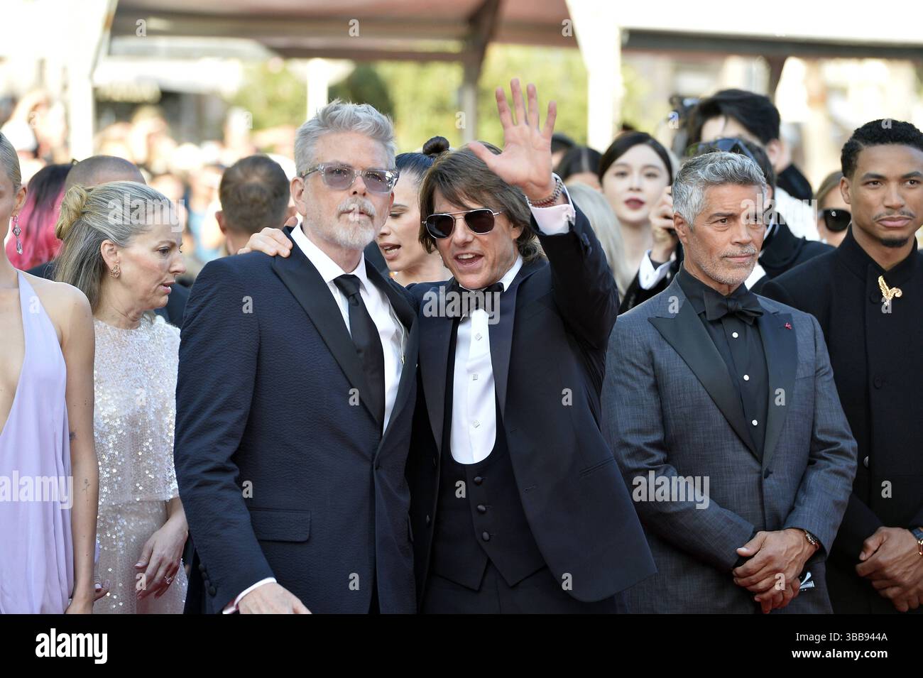 Christopher McQuarrie,Tom Cruise und Esai Morales BEI der Premiere ...