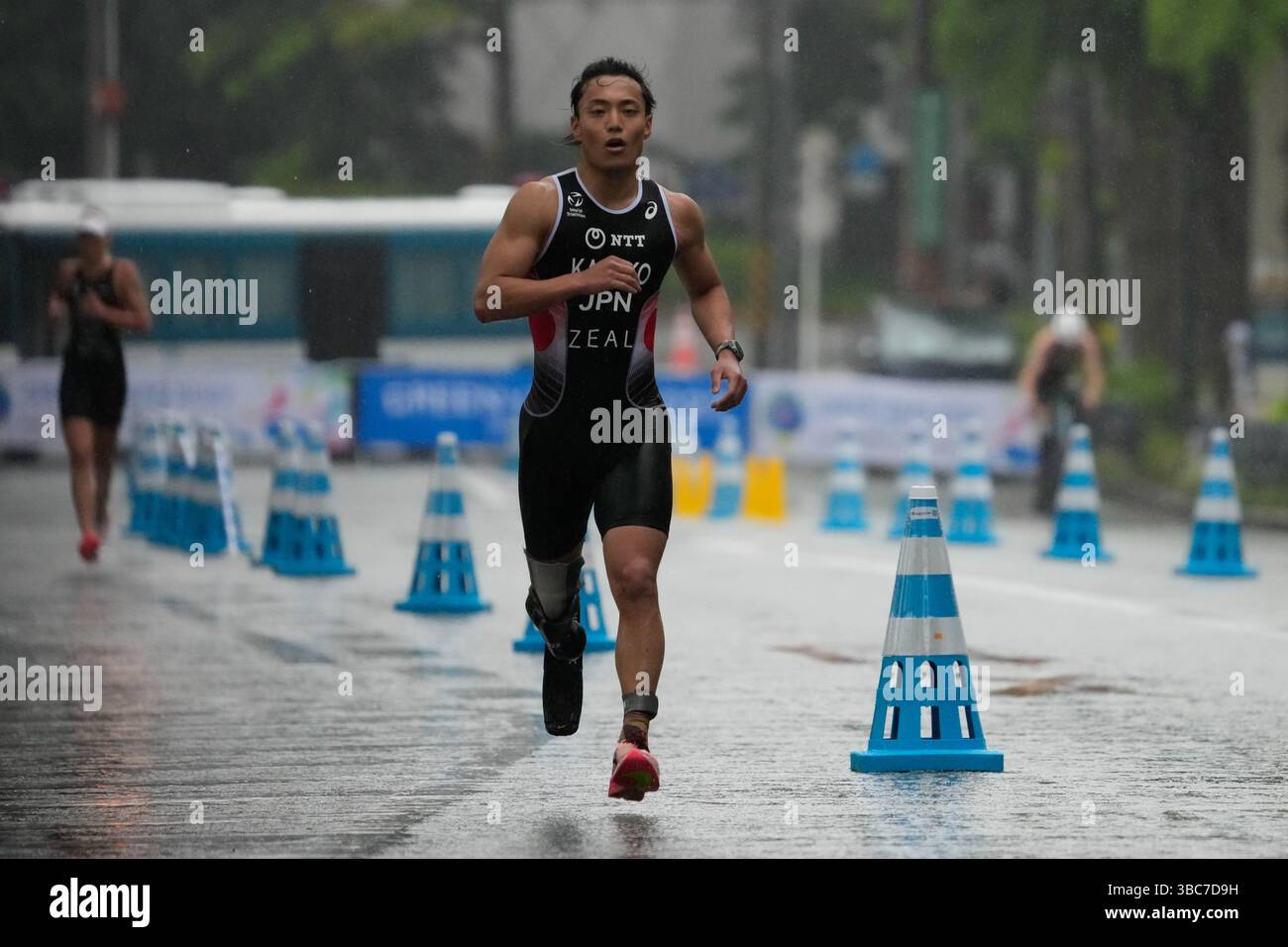 Yokohama, Japon. 17 mai 2025. Keiya Kaneko (JPN), 17 mai 2025 - Triathlon : hommes PTS4 au parc ...