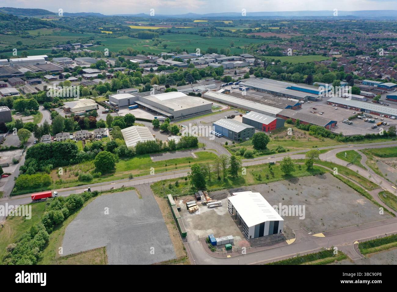 Vue aérienne par drone de la zone industrielle de Rotherwas ...