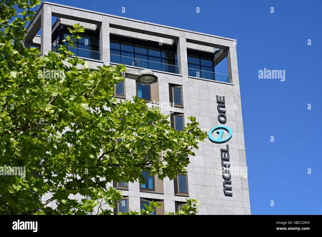 Motel One ist eine deutsche Low-budget-Hotelkette. SIE wurde im Jahr ...