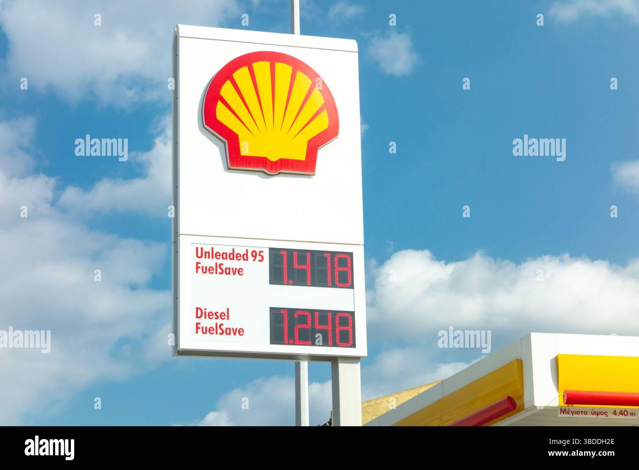 ATHÈNES, GRÈCE - 9 FÉVRIER 2019 : bannière de station-service Shell ...