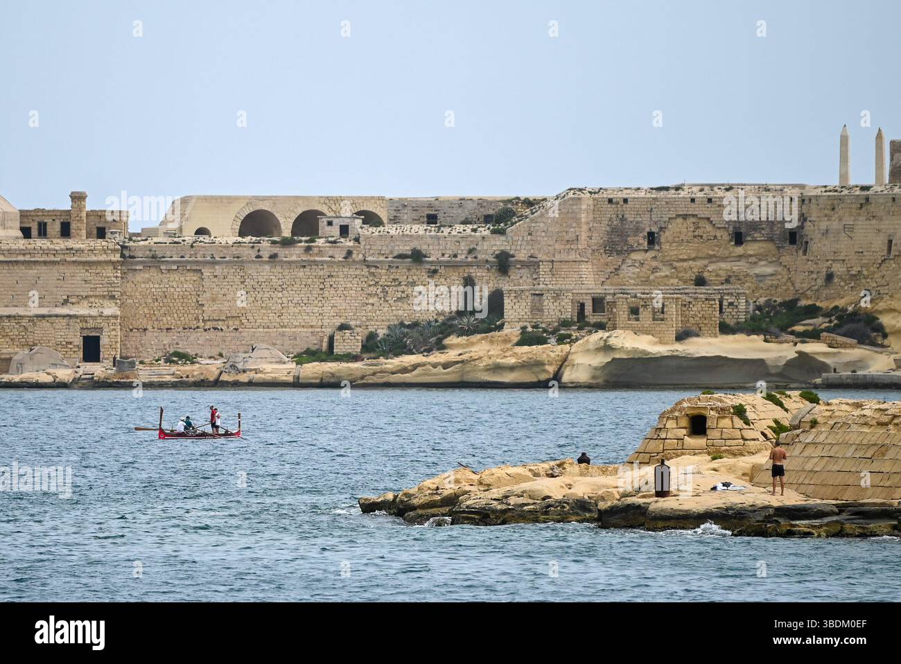 (250525) -- BIRGU, 25 mai 2025 (Xinhua) -- des gens participent à la ...