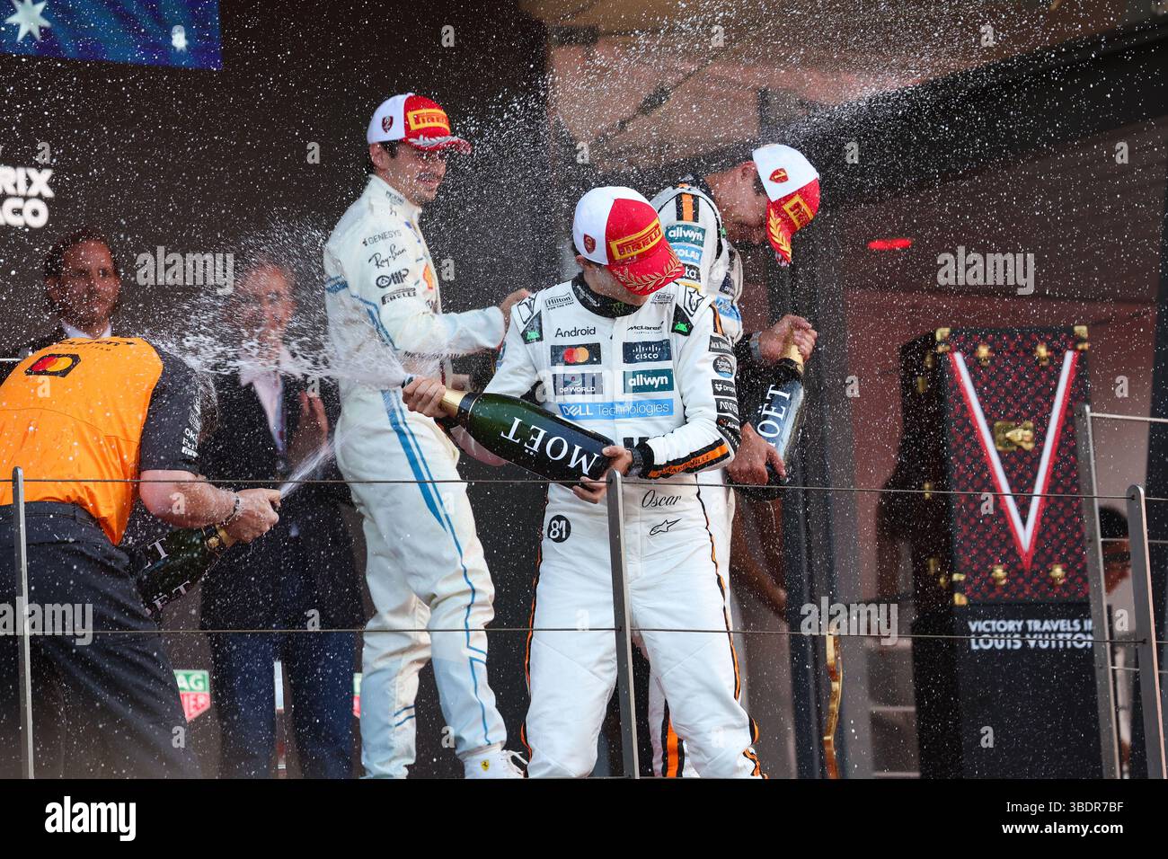 Monte-Carlo, Monaco. 25 mai 2025. #81 Oscar Piastri (AUS, McLaren F1 Team), #16 Charles Leclerc ...