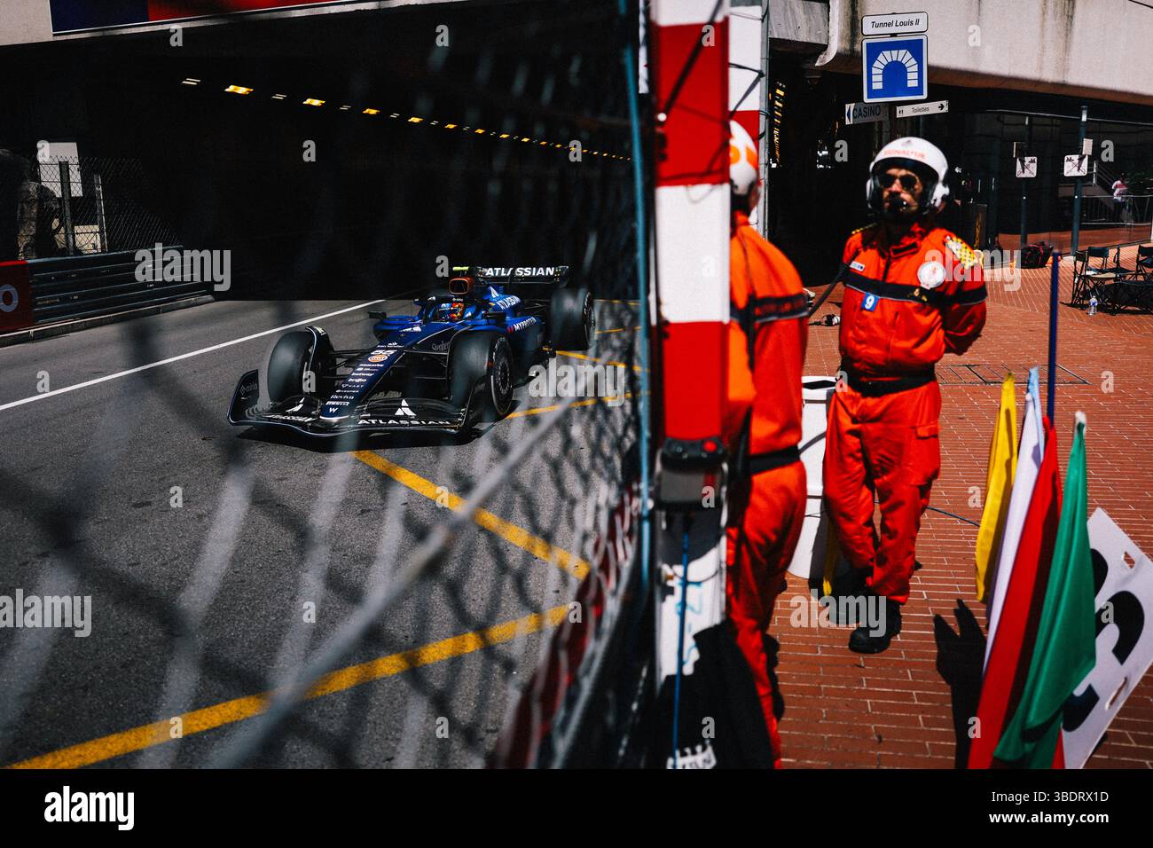 marshall, commissaire de piste, marshal, marshalls, marshals 55 SAINZ ...