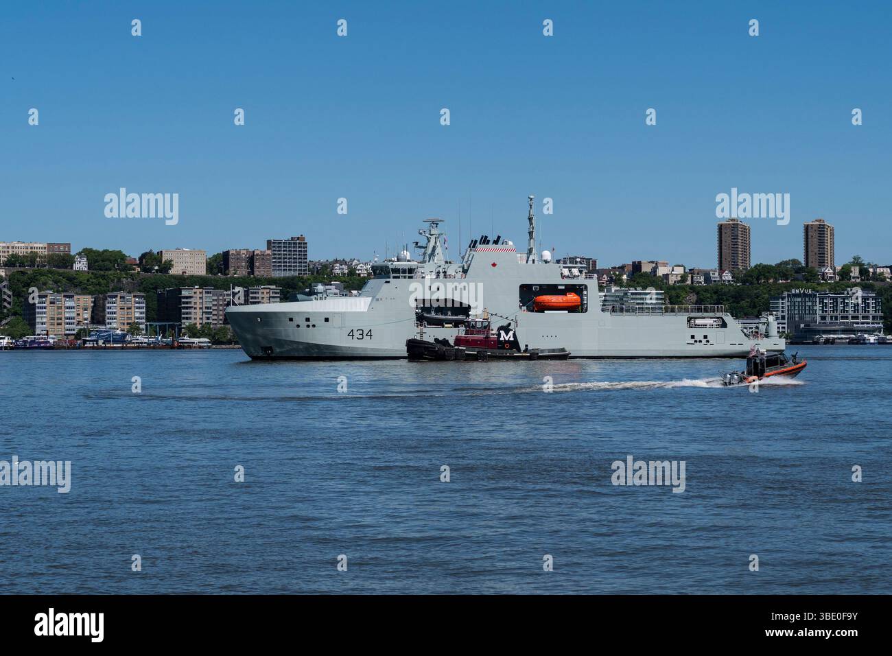 New York (New York), le 26 mai 2025 : le NCSM Frederick Rolette Navy du ...