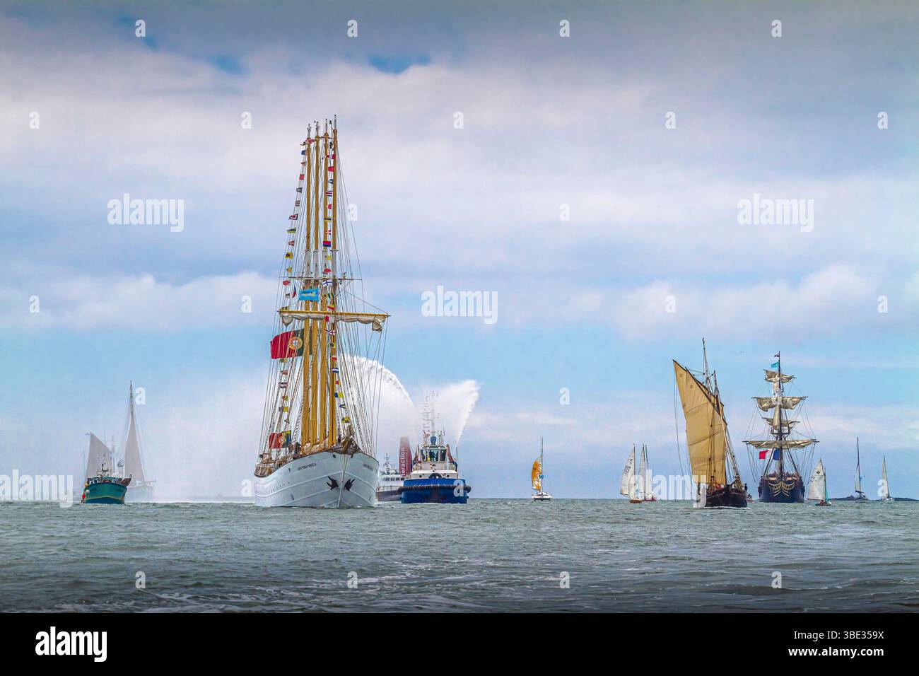 France, Morbihan, Lorient, port de Lorient, à la tête du défilé, la ...
