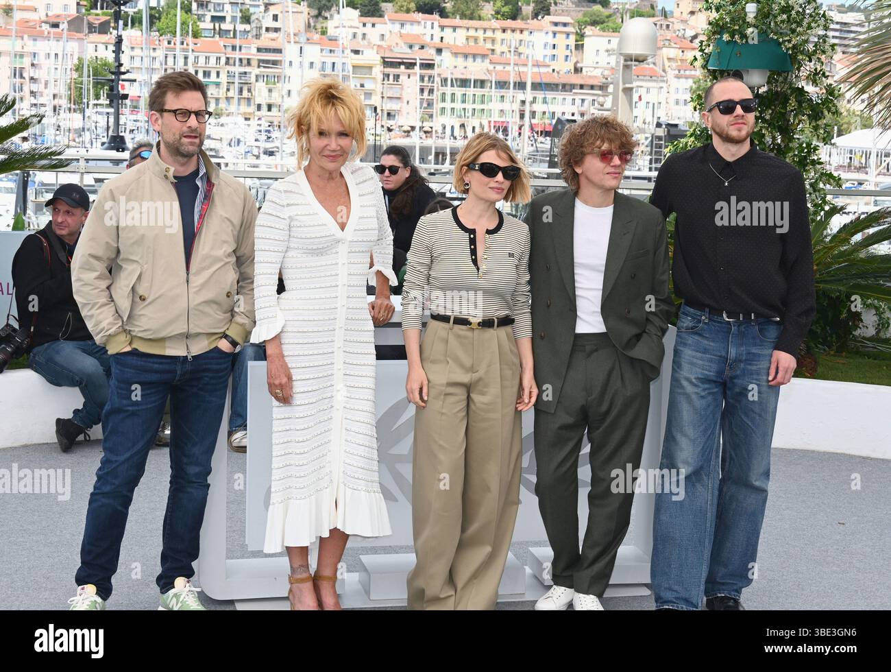 Acteurs et équipe du film : Nicolas Mathieu, Clémentine Célarié ...