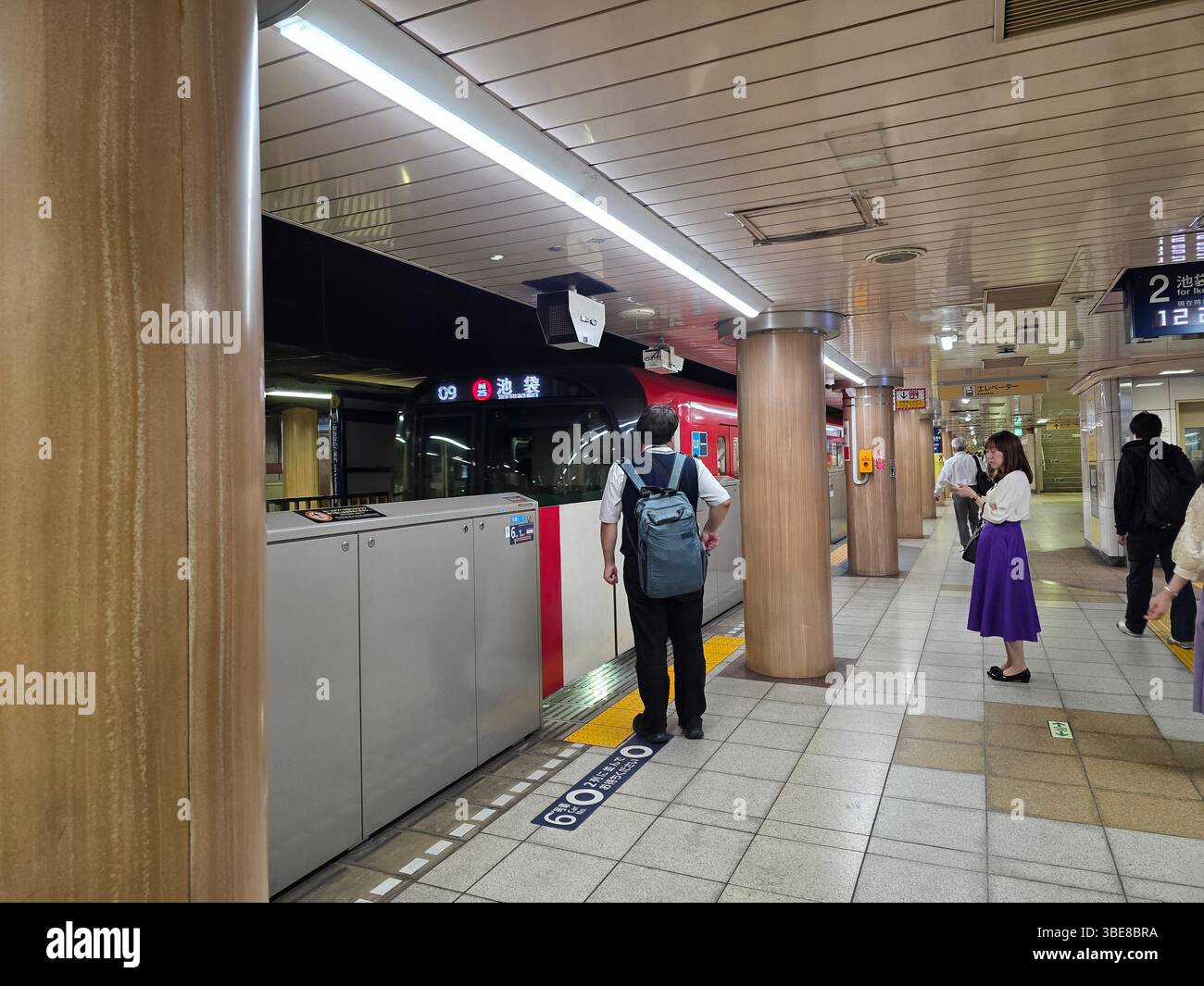Tokyo metro train underground inside Banque de photographies et d ...