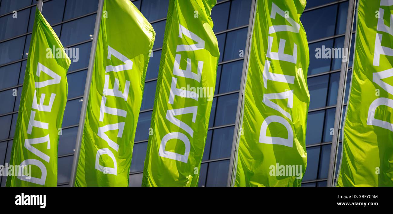 Nuremberg, Allemagne. 03 juin 2025. Drapeaux avec le logo du ...