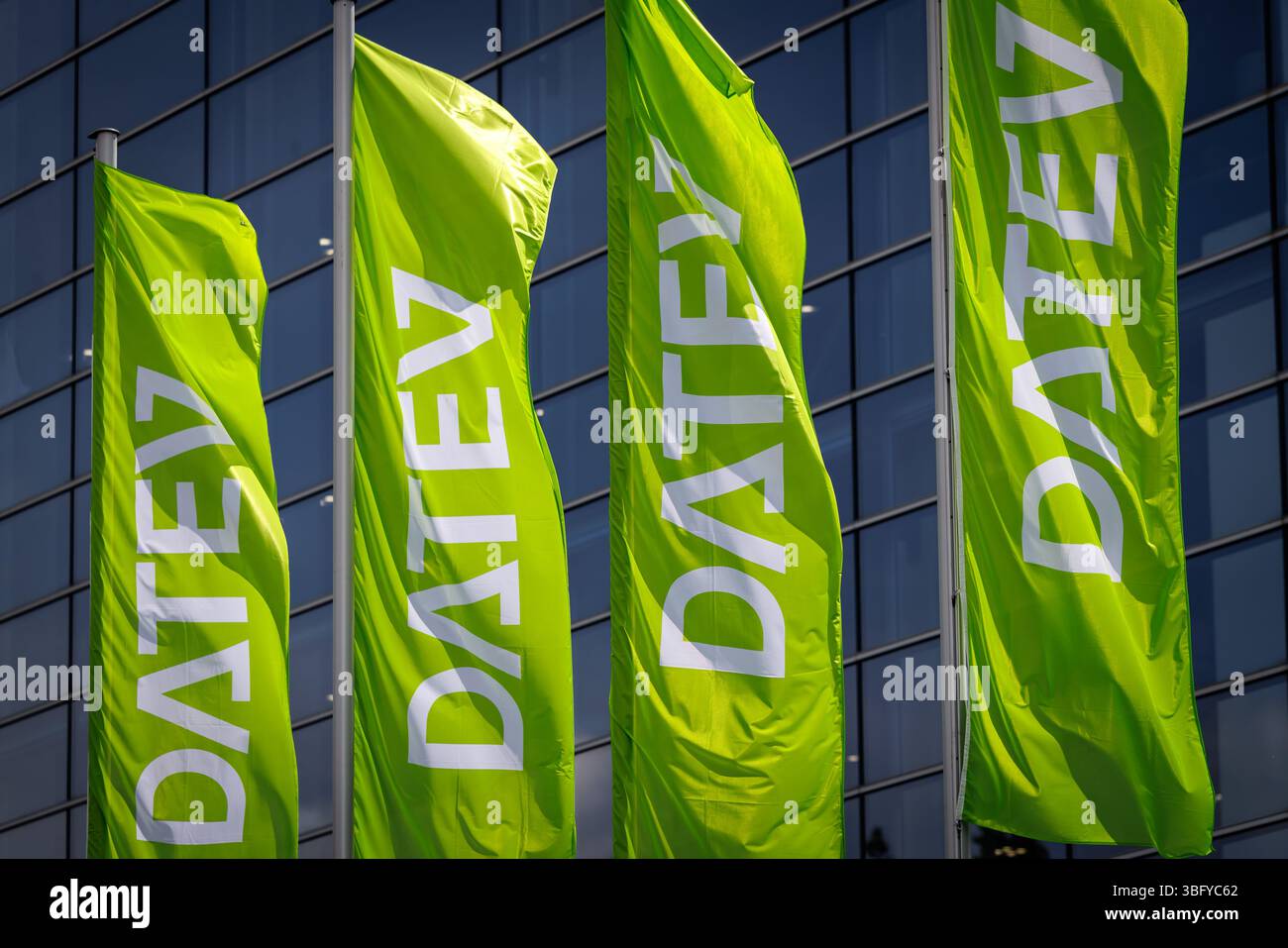 Nuremberg, Allemagne. 03 juin 2025. Drapeaux avec le logo du ...