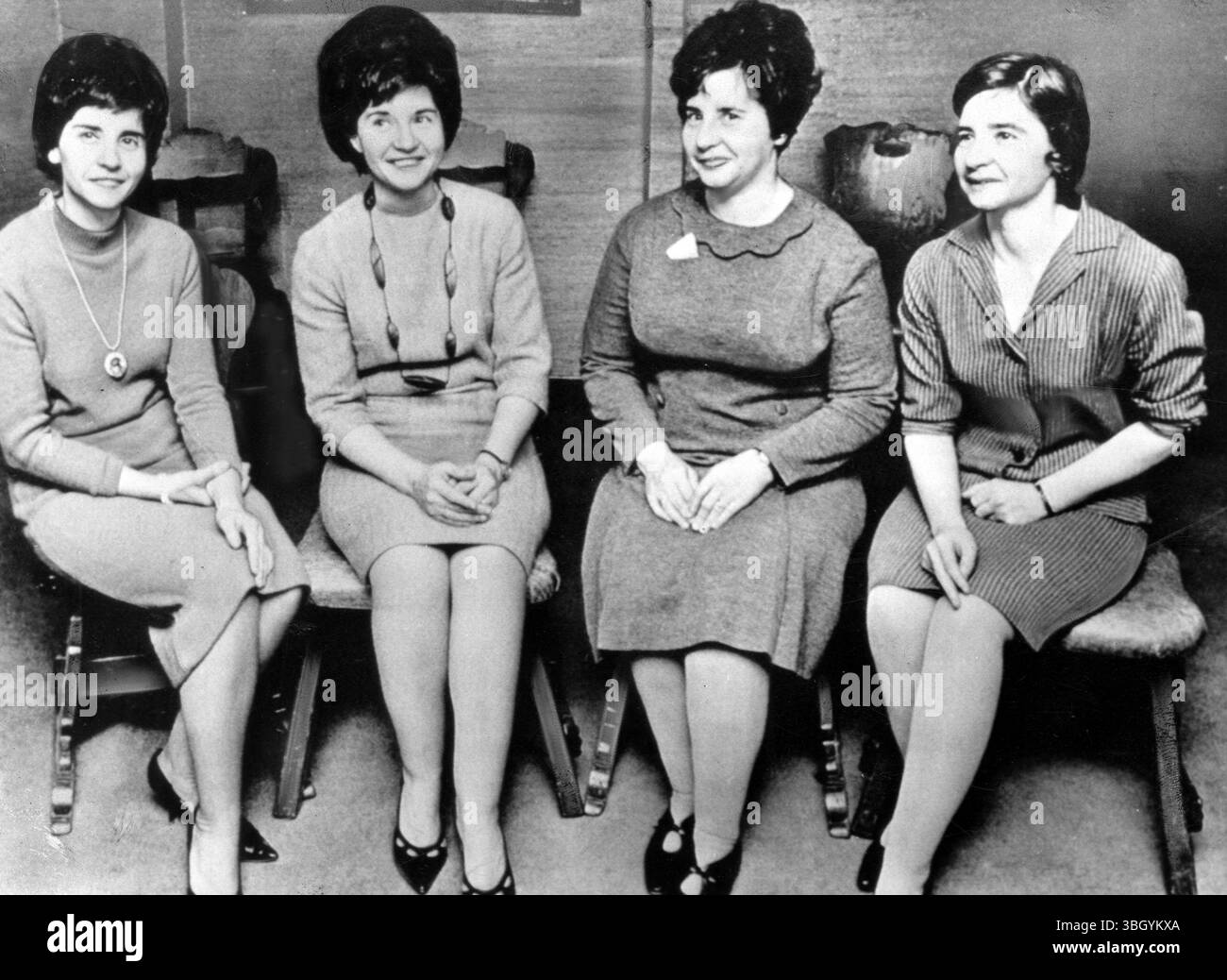 Réunion de famille. Les quatre quintuplés Dionne survivants se ...