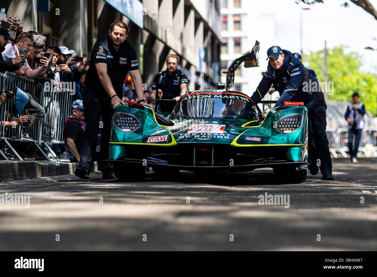 #009 Aston Martin Thor Team (USA) Aston Martin Valkyrie (Hypercar ...