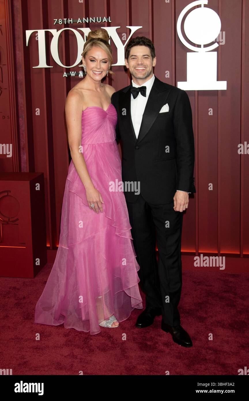 Ashley Spencer und Jeremy Jordan BEI der Verleihung der 78. Tony Awards ...