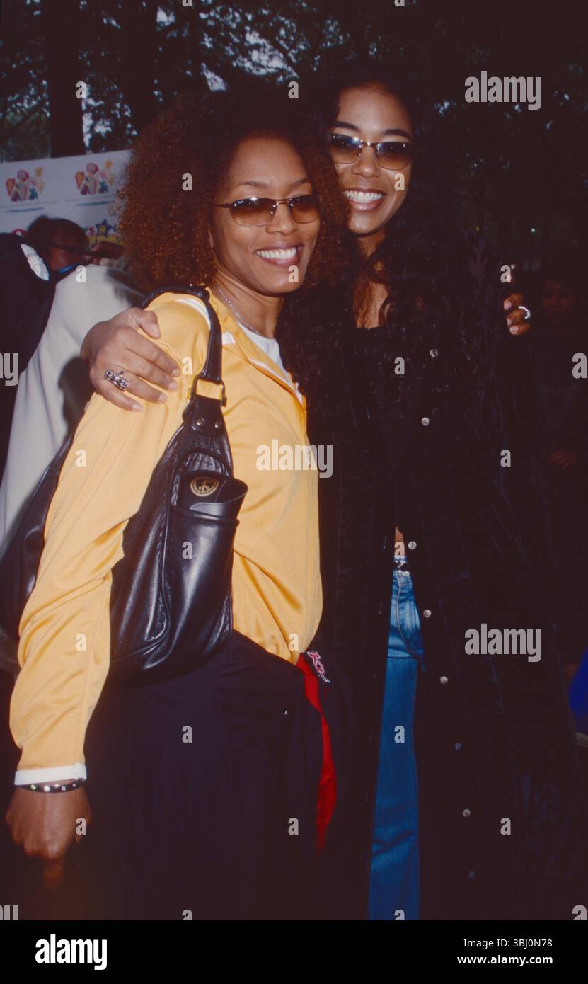 Angela bassett and kids Banque de photographies et d’images à haute ...