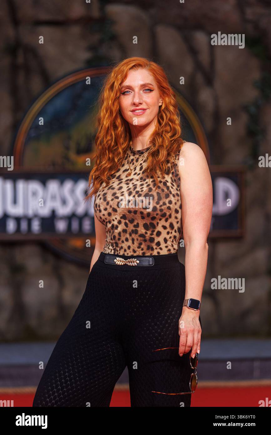 Deutschlandpremiere - Jurassic World : Die Wiedergeburt Lara Loft Lara ...
