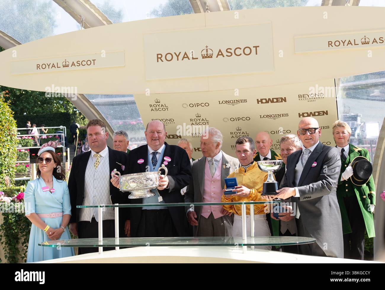 Ascot, Berkshire, Royaume-Uni. 20 juin 2025. Sa Majesté le Roi a fait ...