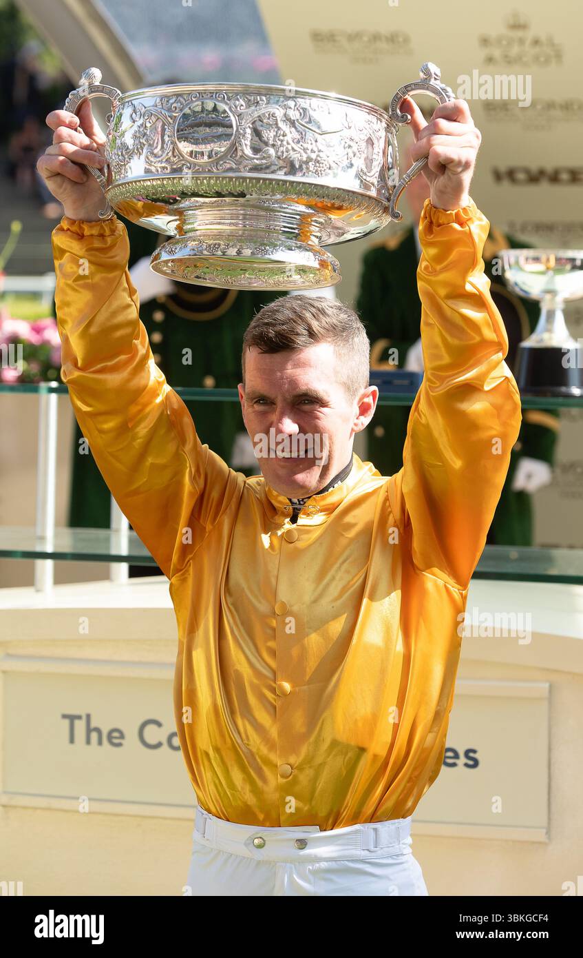 Ascot, Berkshire, Royaume-Uni. 20 juin 2025. Jockey G F Carroll après ...