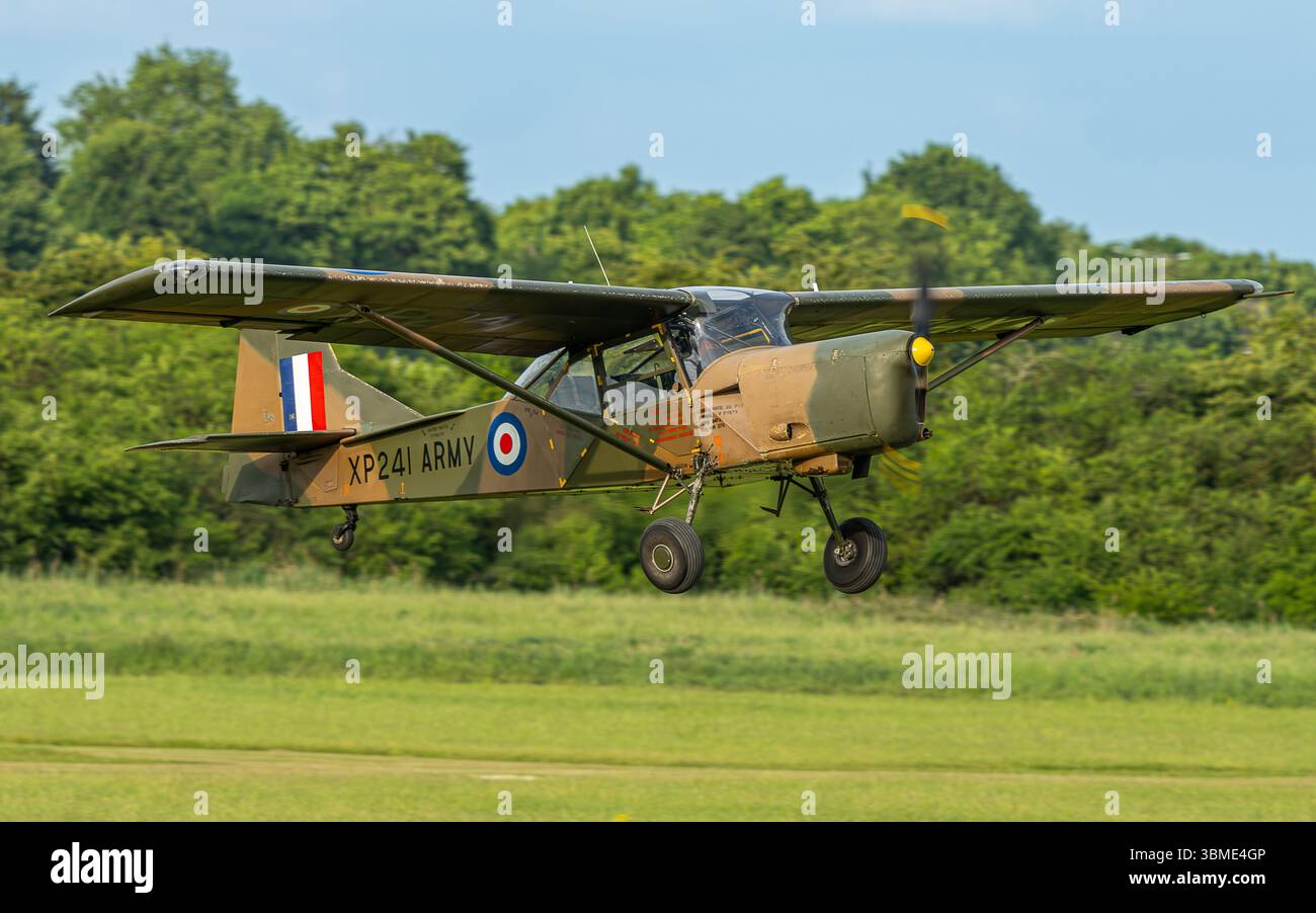 Auster aop 9 Banque de photographies et d’images à haute résolution - Alamy