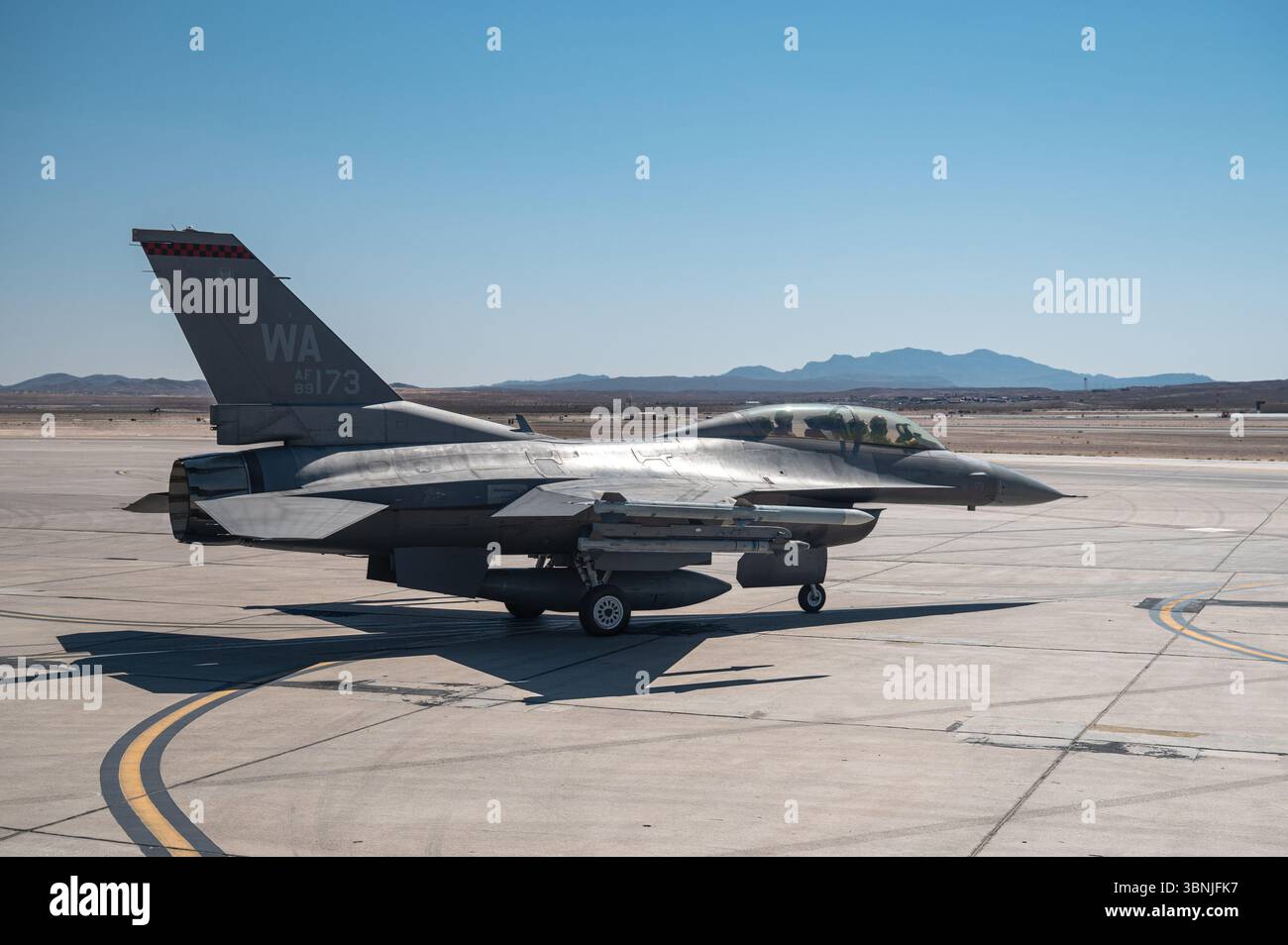 L'US Air Force Lt. Col. Donald Davenport, commandant du 64th Aggressor ...