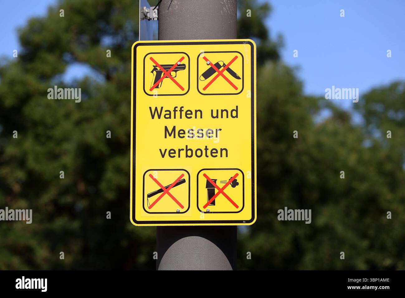 Hier im Bild ein Schild, Verbotsschild, Hinweisschild, Infoschild ...