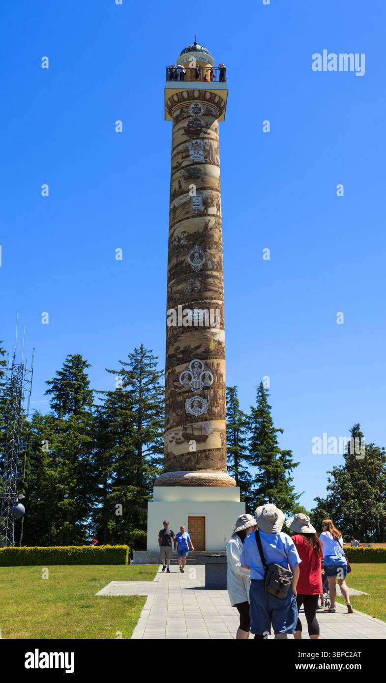 Astoria, Oregon - 26 juin 2016 : les touristes visitent la colonne d ...