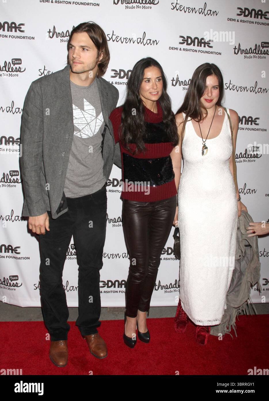 Ashton Kutcher, demi Moore et Scout Willis lors de la soirée de ...