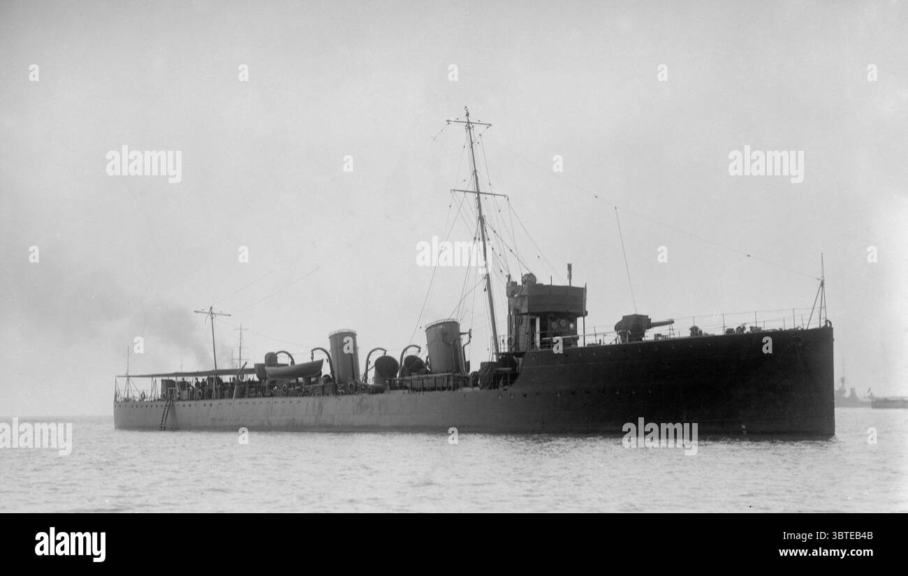 Hms royal oak Banque d'images noir et blanc - Alamy