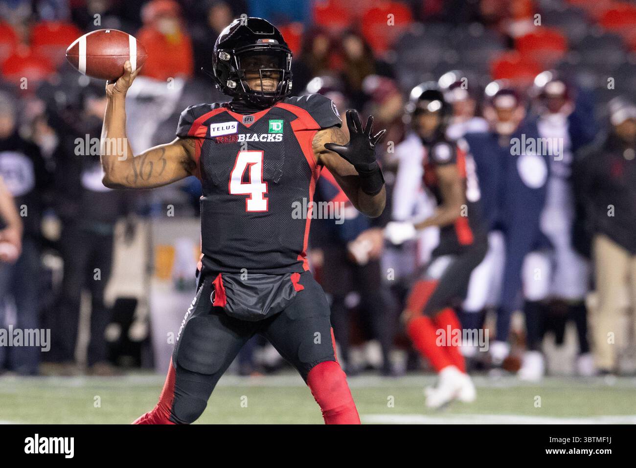 01 novembre 2019 : le quarterback Dominique Davis (4) des Redblacks d ...