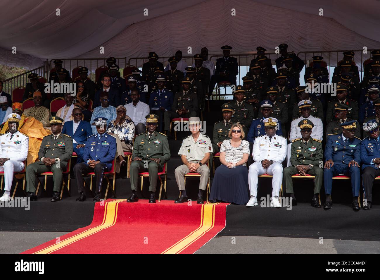 Vue de la tribune officielle lors de la cérémonie tenue au Camp de Geille, Dakar, le jeudi 17 ...